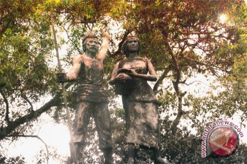 Patung Yang Ada Di Sekitar Sandung Milik Ngabe Sukah - ANTARA News ...