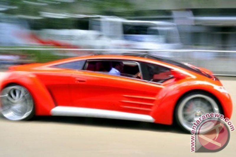 Minister test drives Indonesia`s first super-electric car - ANTARA News