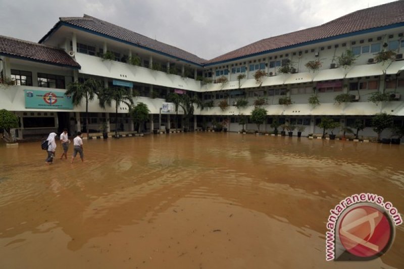 Banjir SMA 8 Jakarta - ANTARA News
