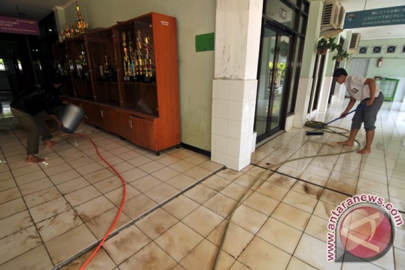 Banjir SMA 8 Jakarta - ANTARA News