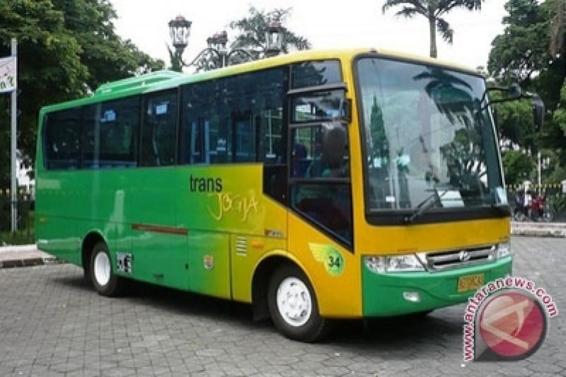 Bus Transjogja dititipkan di Terminal Giwangan - ANTARA News Yogyakarta ...