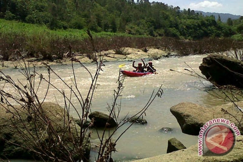 Desa Wisata Jelok gelar lomba perahu kano - ANTARA News Yogyakarta ...