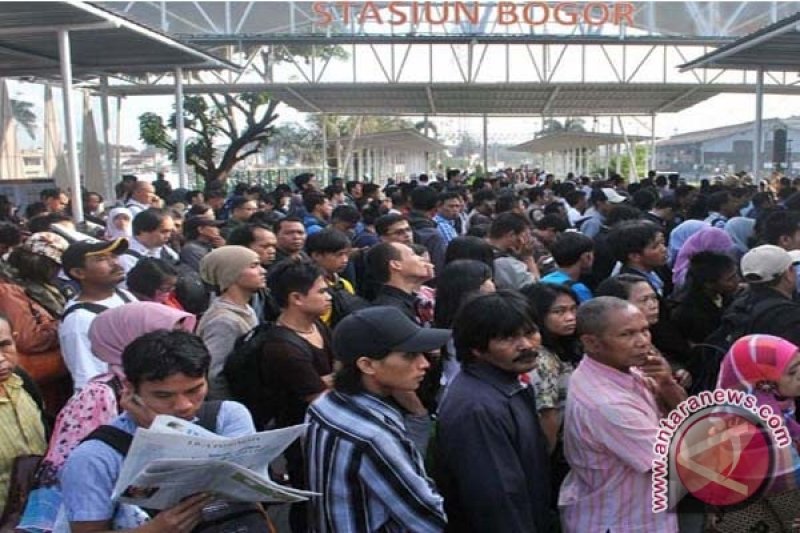 Penumpang Mulai Beli Tiket Online Di Kantor Pos - ANTARA News Kalteng