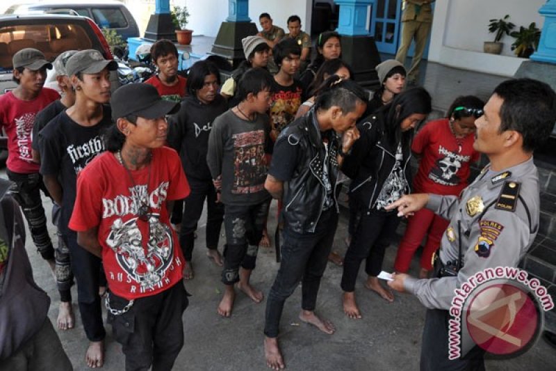 Razia Anak Punk - ANTARA News