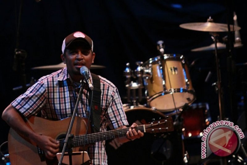 Glenn dan Tompi ikut konser amal gempa Sulteng - ANTARA News Sumatera ...