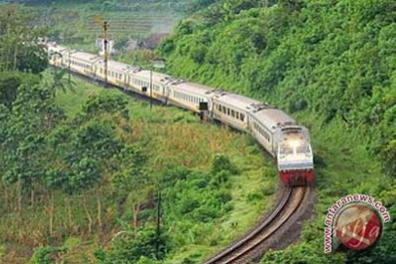 Jalur selatan kereta api dibuka kembali - ANTARA News Yogyakarta ...