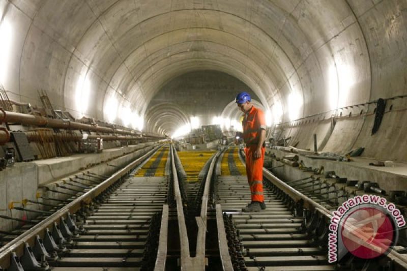 5 terowongan kereta api terpanjang di dunia, dari Swiss hingga Spanyol ...