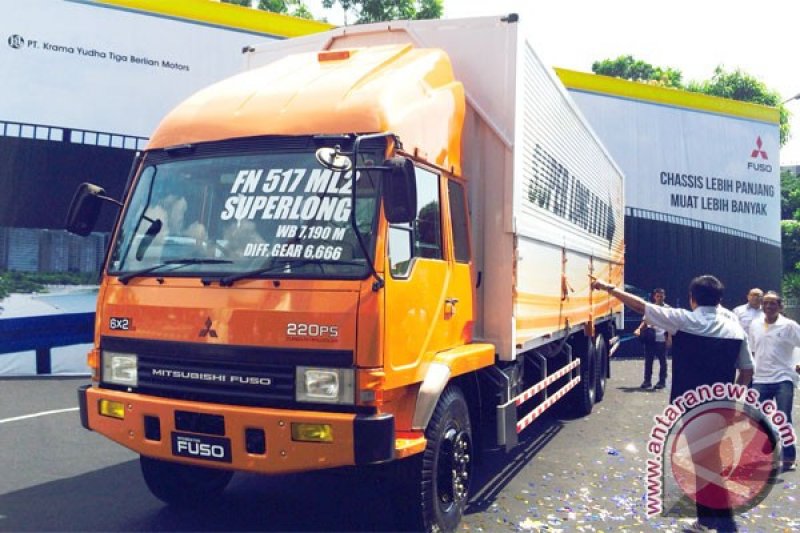 Mitsubishi luncurkan truk Fuso super panjang