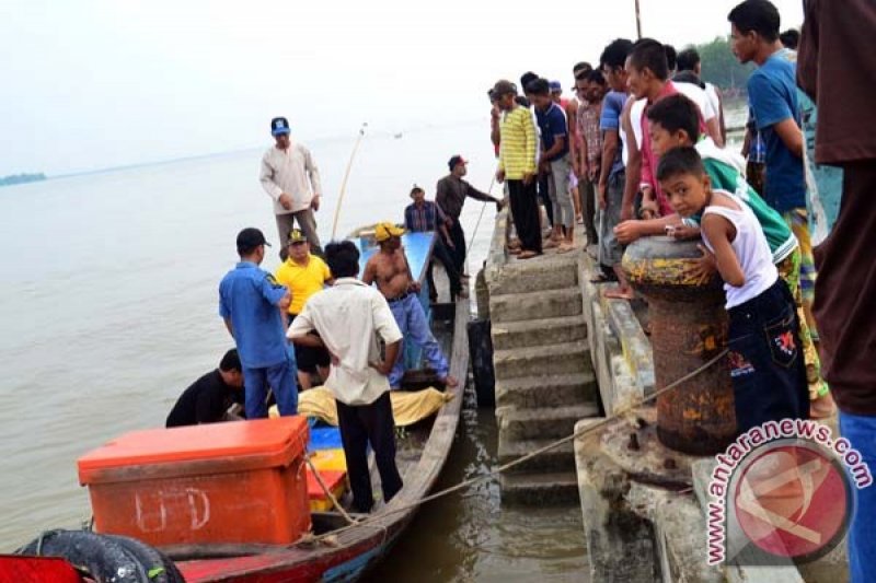 Kapal cepat Pemda Mentawai tenggelam - ANTARA News