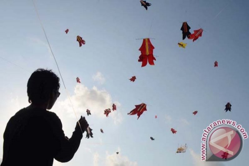 Jangan bermain layang-layang sekitar bandara, ini penjelasannya ...