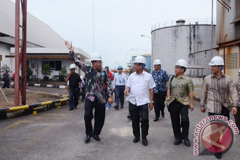 Menperin Meninjau Dua Pabrik Gula Rafinasi - ANTARA News