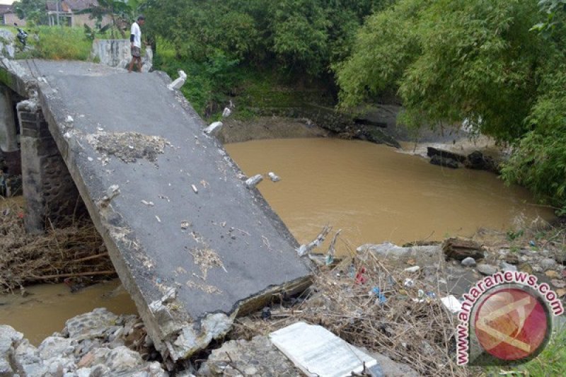 Jembatan Runtuh - ANTARA News