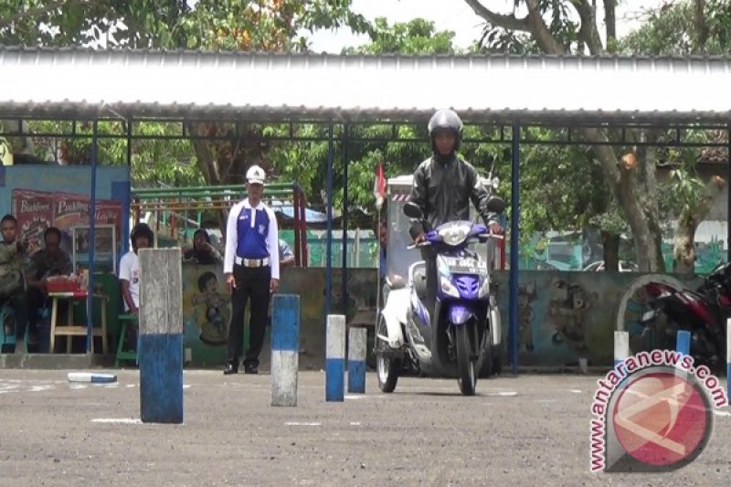 Polres Bantul jadwalkan sendiri ujian SIM difabel - ANTARA News ...