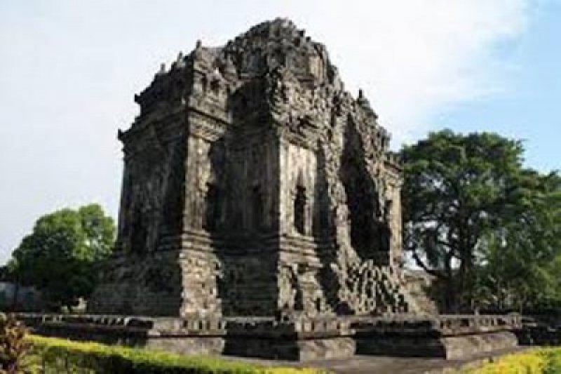 Pemugaran Candi Kalasan tetap terbuka untuk wisatawan - ANTARA News ...