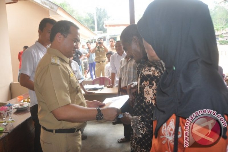 Pemkab Bagikan 129 Sertifikat Prona Kepada Warga - ANTARA News Bangka Belitung
