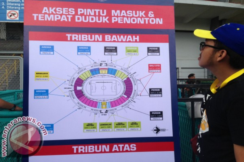 Aremania dominasi tribun atas GBK - ANTARA News