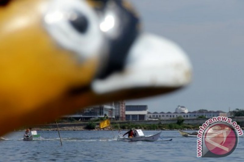 BALAP PERAHU TRADISIONAL KATINTING - ANTARA News Makassar