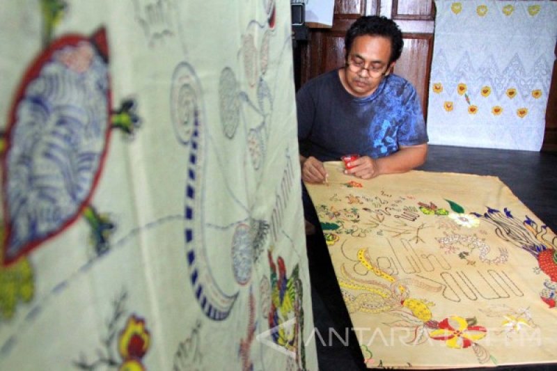 Seniman Tulungagung Kembangkan Batik Lukis Tusuk Gigi - ANTARA News ...