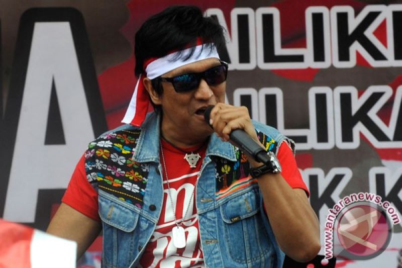 Profil Ikang Fawzi, musisi rock era 1980-an dan suami Marissa Haque - ANTARA News