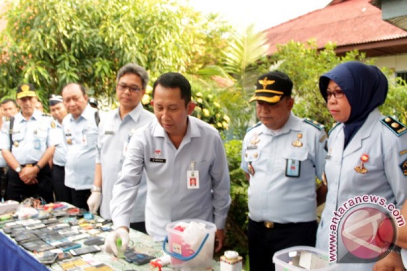 Petugas Temukan Alat Isap Sabu-sabu di Rutan Karimun - ANTARA News ...