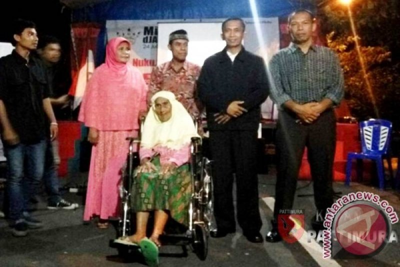 Derita Penjahit Bendera Merah Putih Di Tidore - ANTARA News Ambon, Maluku