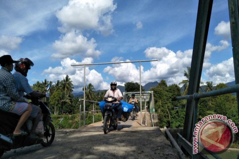 Jembatan Darurat Kayu Gadang Padangpriaman Telah Bisa Dilewati - ANTARA ... Jembatan Darurat Kayu Gadang Padangpriaman Telah Bisa Dilewati - ANTARA ...