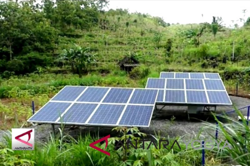Panel surya atap solusi listrik rumah - ANTARA News Yogyakarta - Berita ...