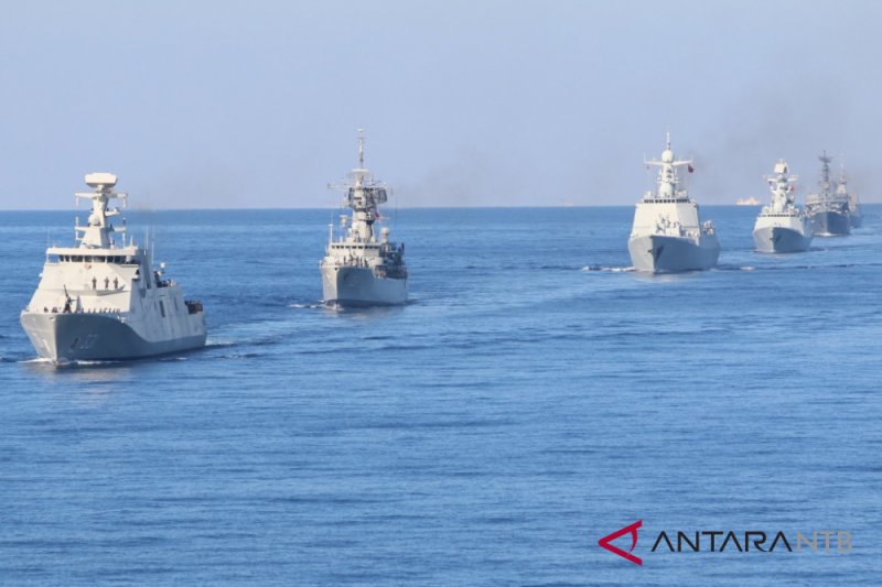 "sailing pass" armada kapal perang tutup MNEK 2018 - ANTARA News Mataram