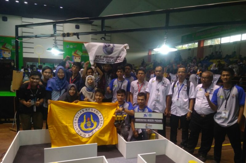 Tim robotik UNP targetkan juara nasional - ANTARA Sumbar