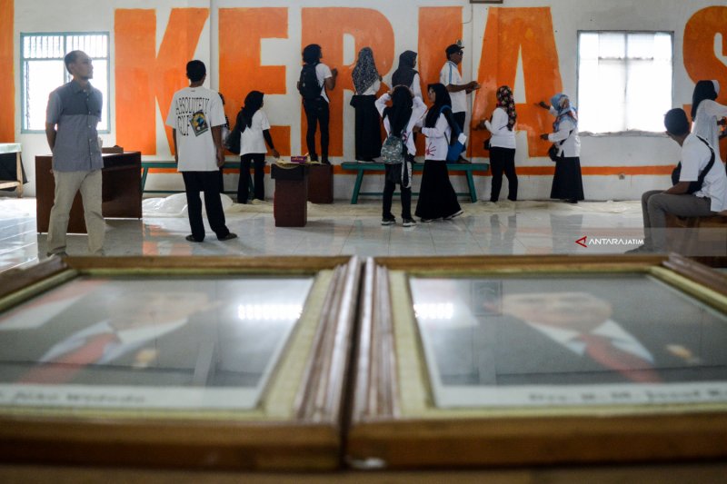 Mural Single Line Art - ANTARA News Jawa Timur