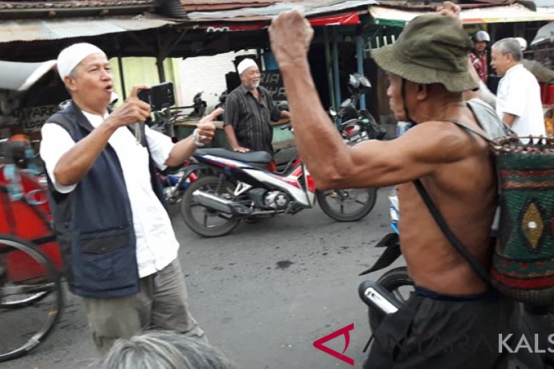 Kai Api tetap bugar berkat minum minyak tanah - ANTARA News Kalimantan ...