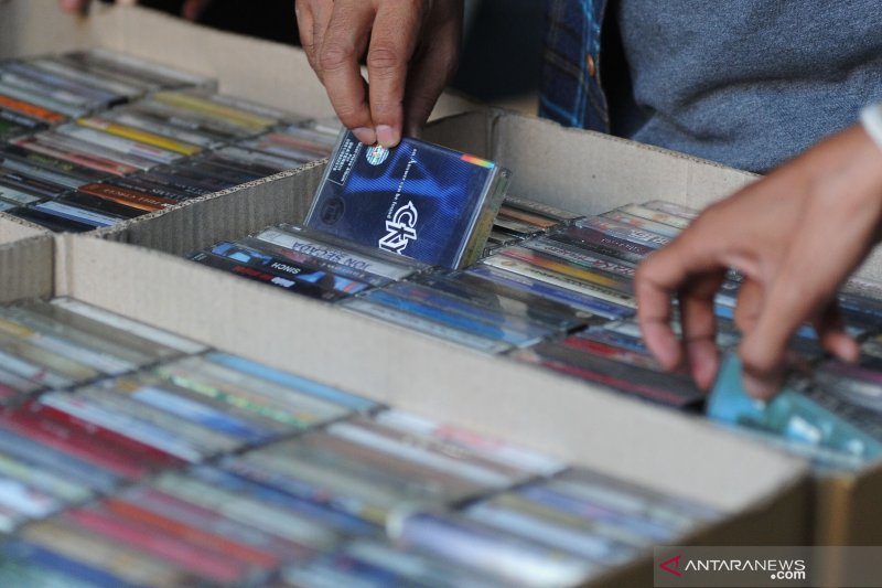 Melihat koleksi kaset dan piringan hitam di Record Store Day - ANTARA News