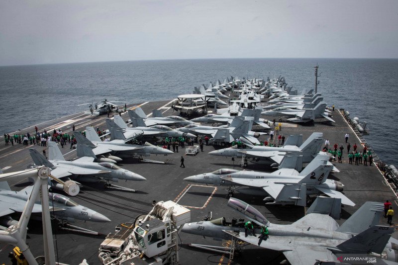 Angkatan Laut India latihan gabungan dengan pasukan kapal induk AS ...