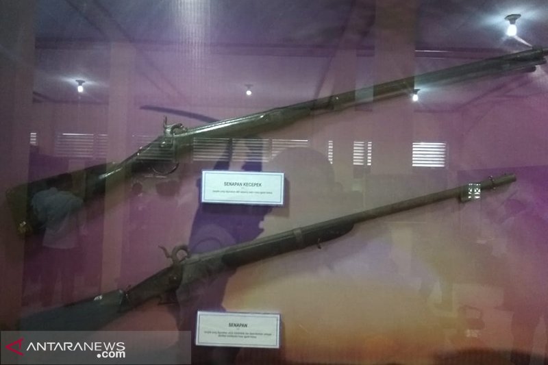 50 jenis senjata tradisional dipamerkan di Museum Bengkulu - ANTARA ...