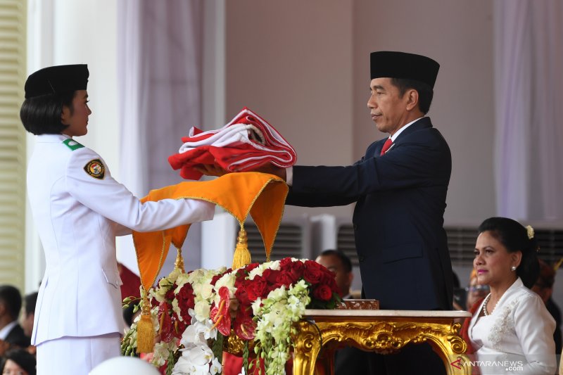 Upacara Penurunan Bendera Merah Putih di Istana Merdeka - ANTARA News