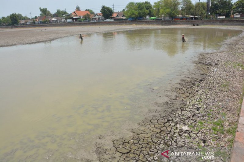 Kolam segaran, teknologi pengendalian air era Kerajaan Majapahit kini ...