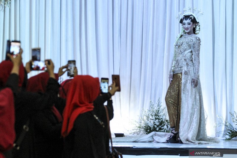 Siasat para perias wajah pengantin hadapi pandemi COVID-19 - ANTARA News