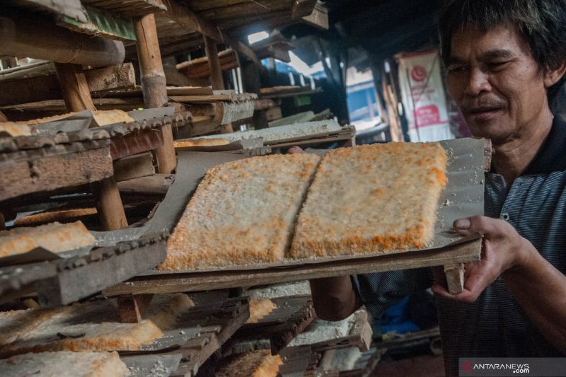 Oncom terbuat dari apa? Ini bahan baku dan cara membuatnya - ANTARA News