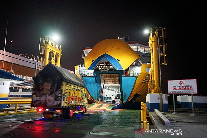 ASDP Baubau layani angkutan logistik saat larangan mudik Lebaran ...