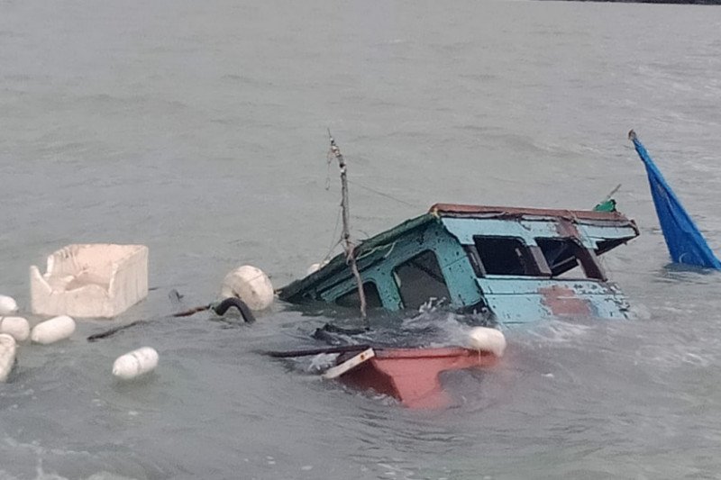 Pompong nelayan tenggelam di perairan Karimun - ANTARA News Kepri