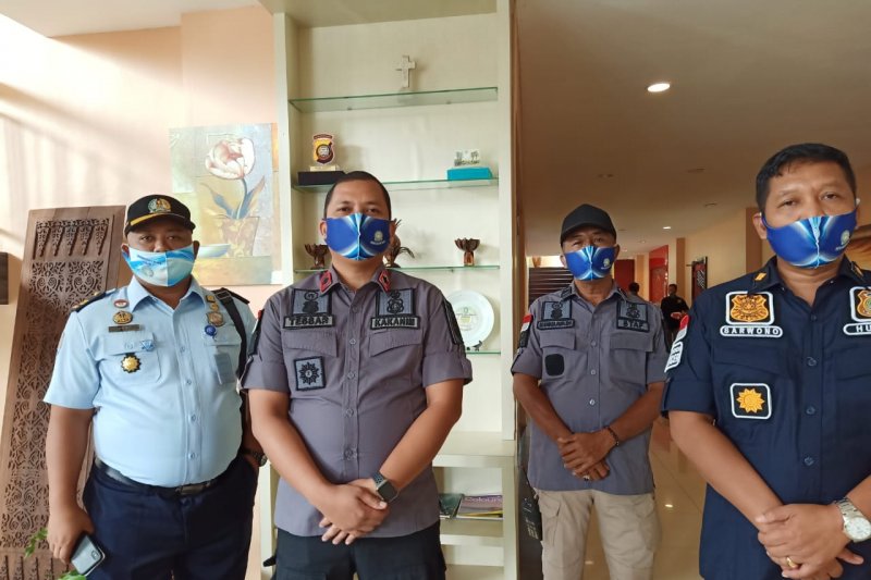 Percepat layanan, Imigrasi Singkawang luncurkan program pemberian paspor gratis - ANTARA News ...