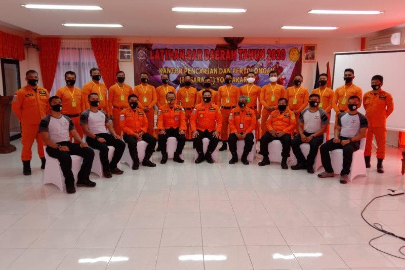 Basarnas Yogyakarta meningkatkan kemampuan personel SAR bidang selam ...
