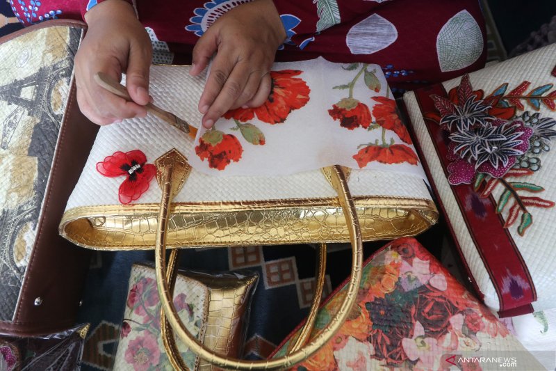 Kerajinan tas decoupage - ANTARA News Jawa Timur