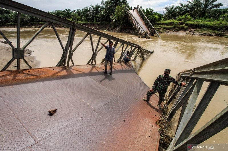 Jembatan penghubung antara desa di Aceh Utara putus diterjang banjir - ANTARA News