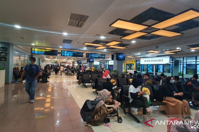 Penumpang di BIM Padang tak acuhkan Kecelakaan SJ 182, bandara tetap ... Penumpang di BIM Padang tak acuhkan Kecelakaan SJ 182, bandara tetap ...