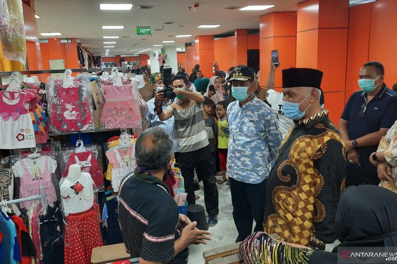Tinjau Pasar Rakyat Pariaman, Gubernur Sumbar berdialog dengan pedagang ...