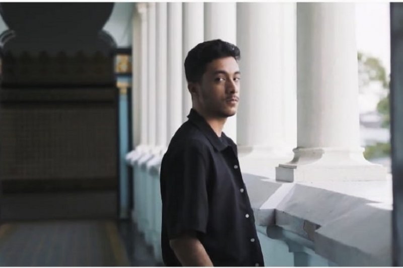 Lirik dan makna lagu "Somebody's Pleasure" oleh Aziz Hedra - ANTARA News
