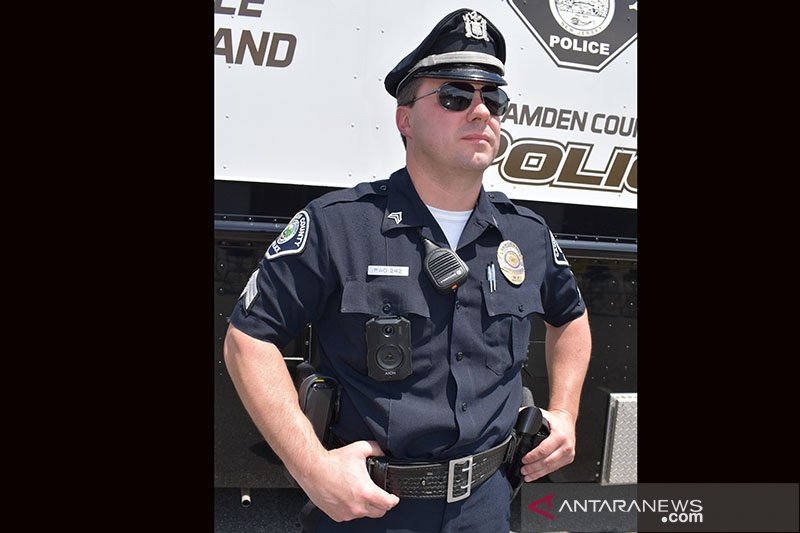 Polisi AS mulai pakai kamera tubuh saat penggeledahan dan penangkapan ...