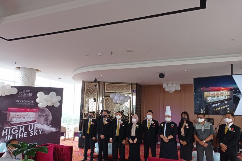 Ini Sky Lounge tertinggi di Sumbar persembahan The ZHM Premiere Padang ...