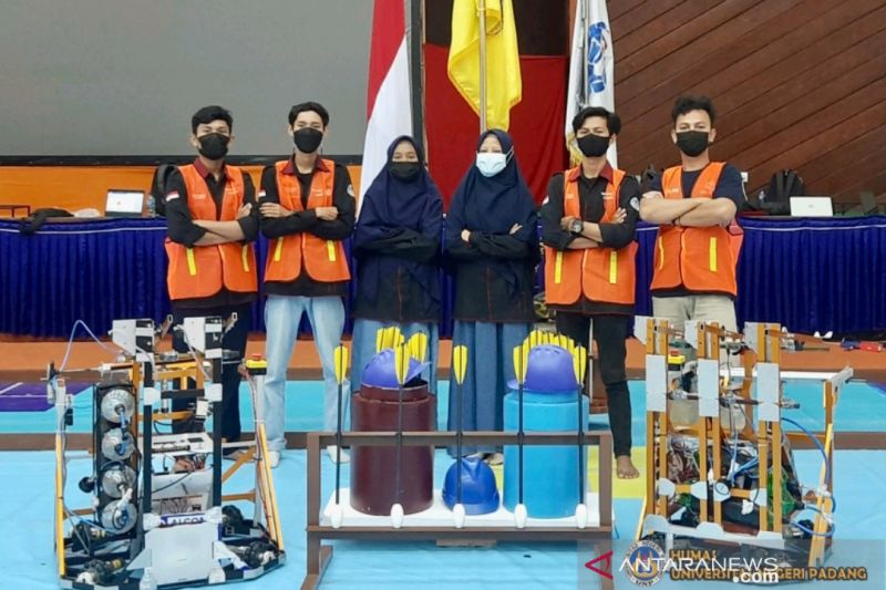 Prestasi diraih UKRO KM UNP pada Kontes Robot Indonesia - ANTARA ...